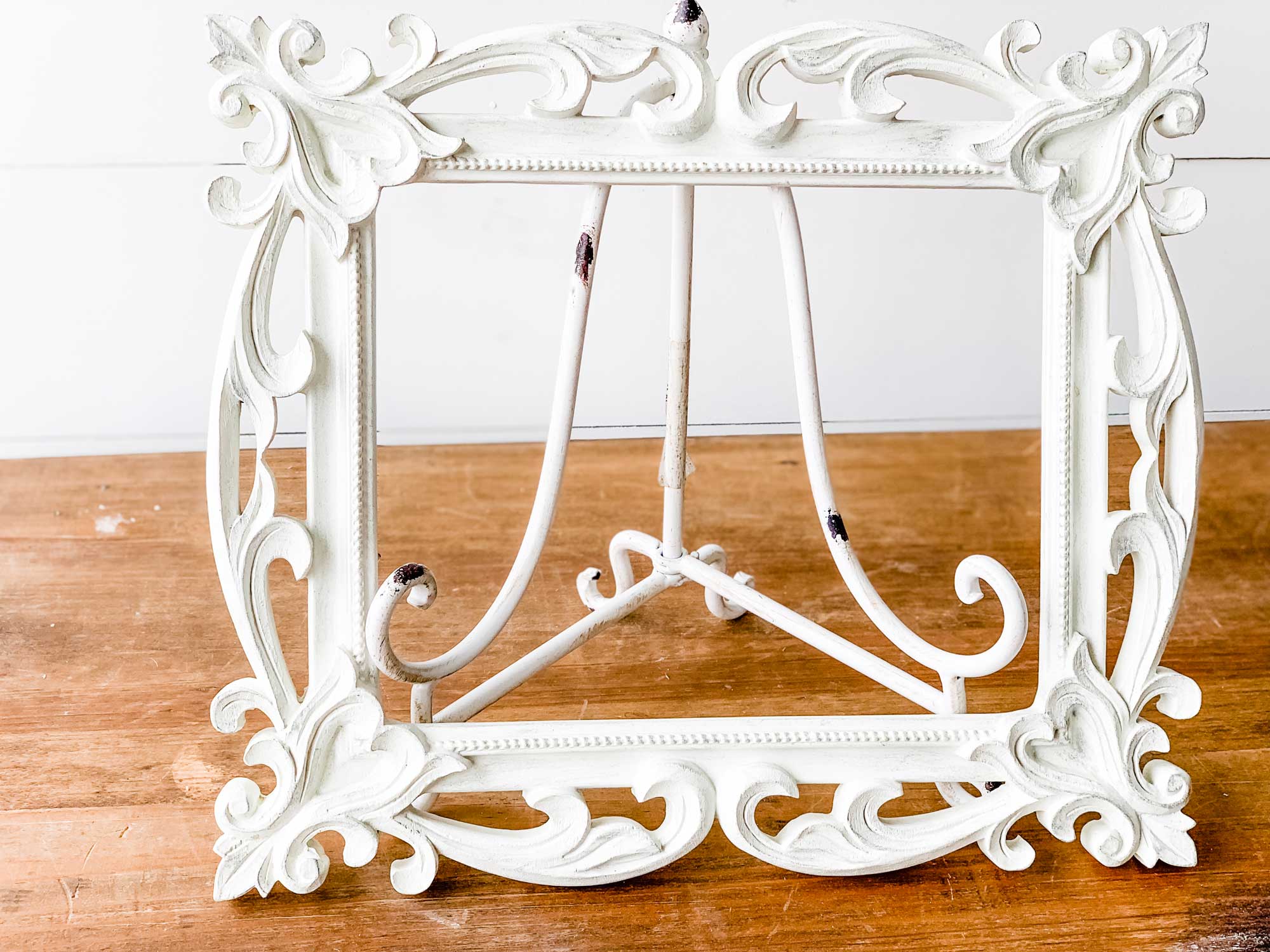 Large white vintage frame – Artisticrentals