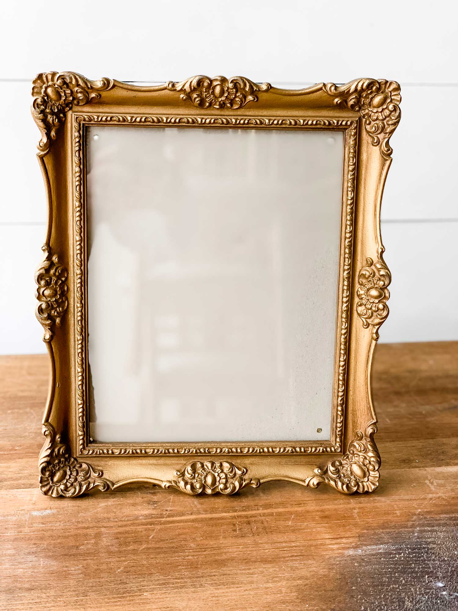 Gold Frame – Artisticrentals