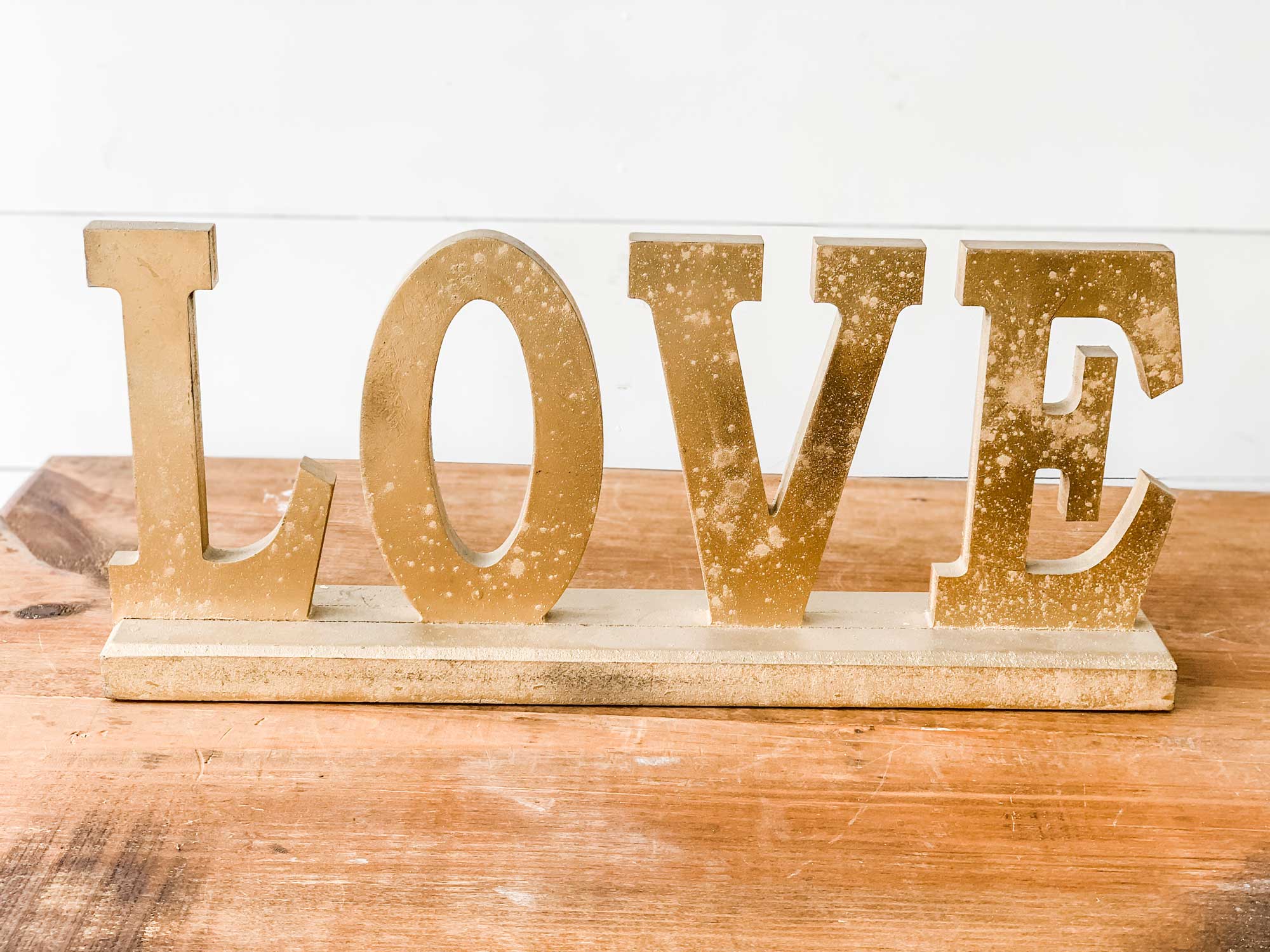 Small Love Sign – Artisticrentals